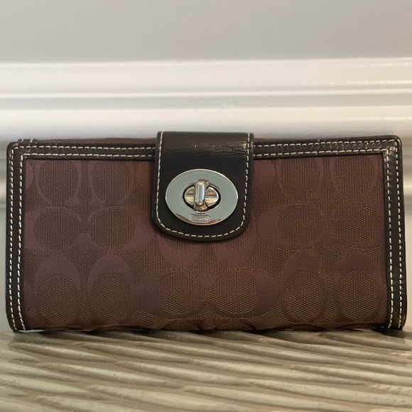Coach | Bags | Authentic Signature Turnlock Coach Wallet | Poshmark